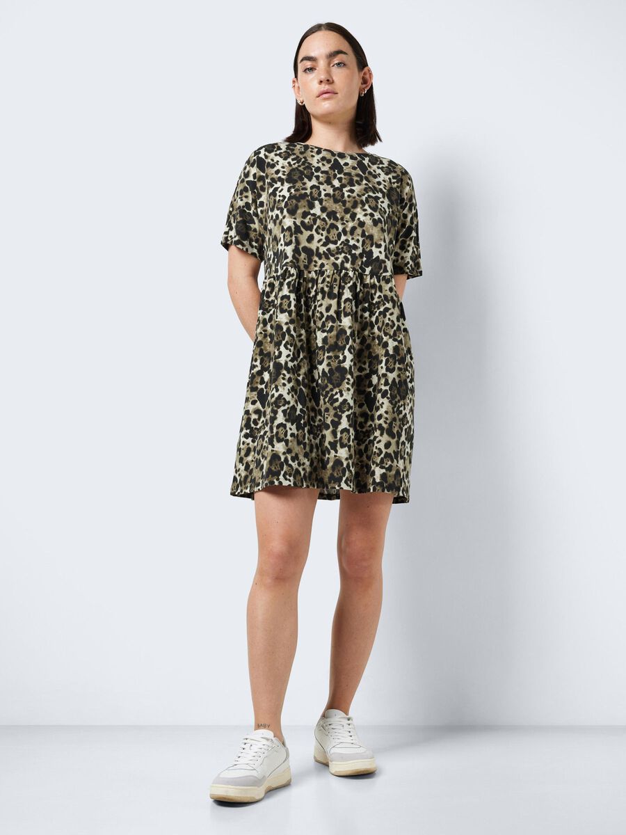 Browse dresses from Noisy May online